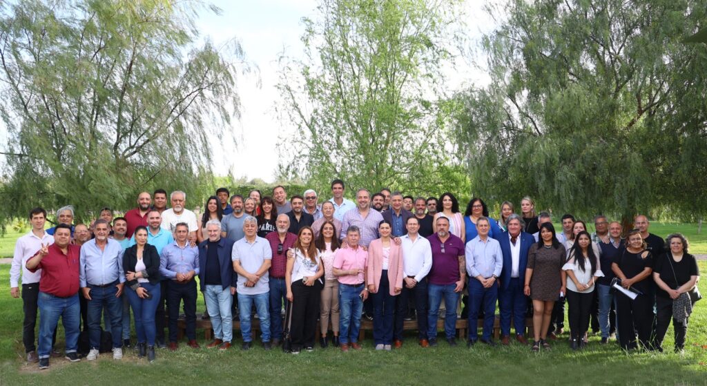 La mesa "Massa Presidente" fue presentada en Mendoza