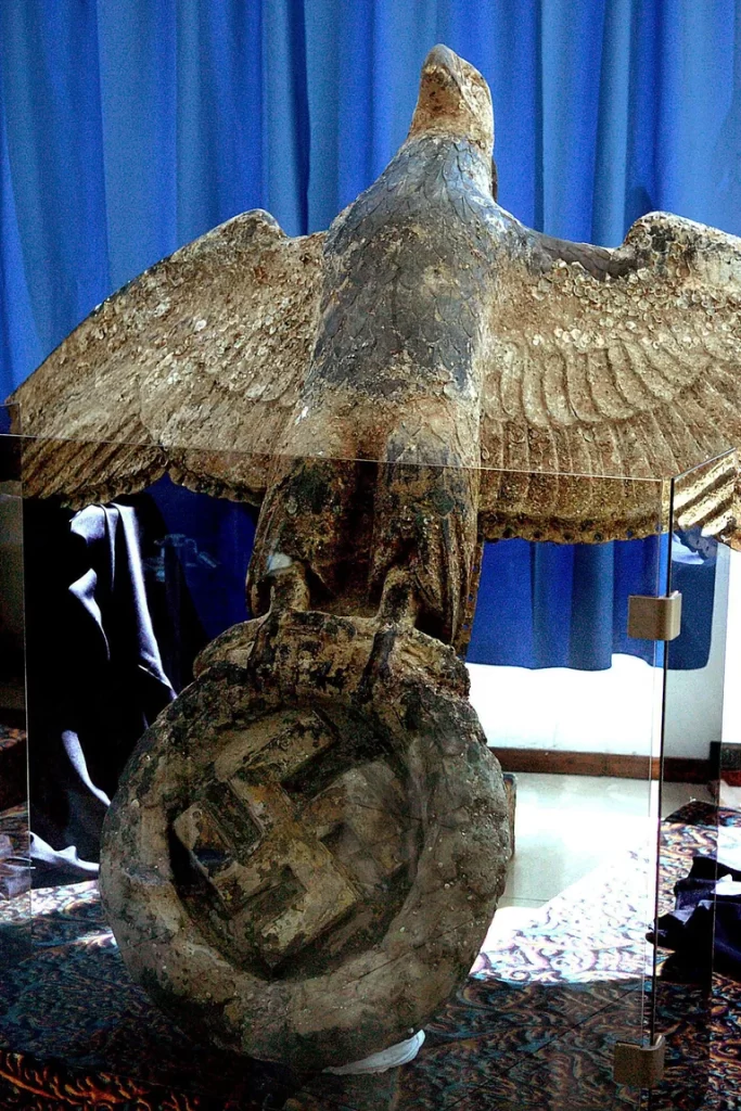 De un símbolo nazi a un símbolo de la paz